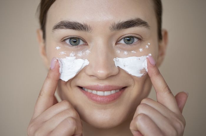 Cara Pakai Sunscreen, 2 Jari atau 2 Ruas Jari? Ini Penjelasan Dokter ...