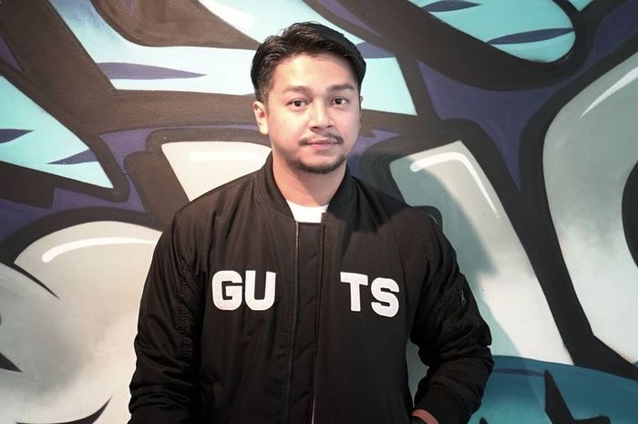 Profil dan Biodata Deva Mahenra, Pemeran Sal di Sinetron Ikatan Cinta ...