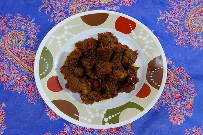 5 Cara Sehat Makan Rendang Daging yang Mencegah Kolesterol Naik - Kids