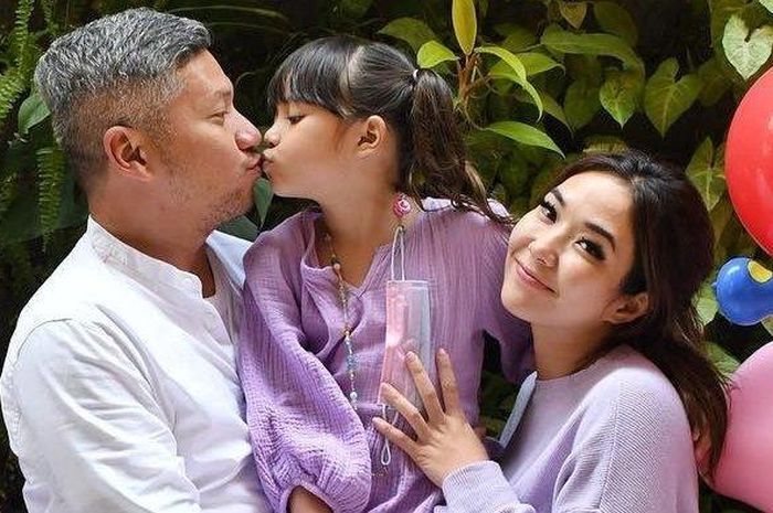 Gading Marten Pamer Foto Bareng Gisella Anastasia dalam Balutan Kimono, Orang Tua Gempita Nora ...