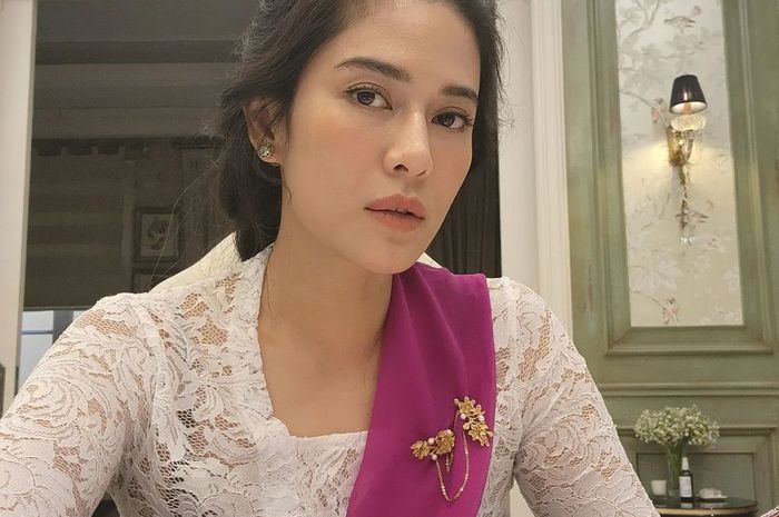 Ajak Wanita Indonesia untuk Gemar Mengenakan Kebaya, Intip 4 Potret Dian Sastro Saat Kenakan ...
