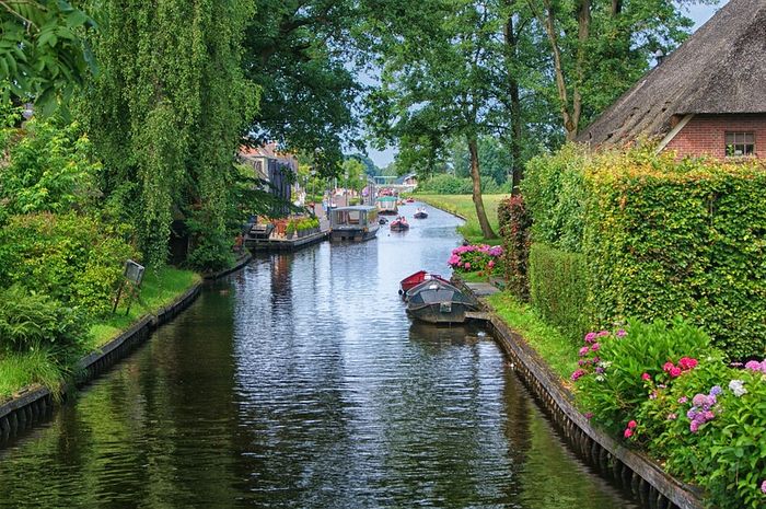 Bak Negeri Dongeng di Dunia Nyata, Desa Indah dan Unik Ini Jadi ...