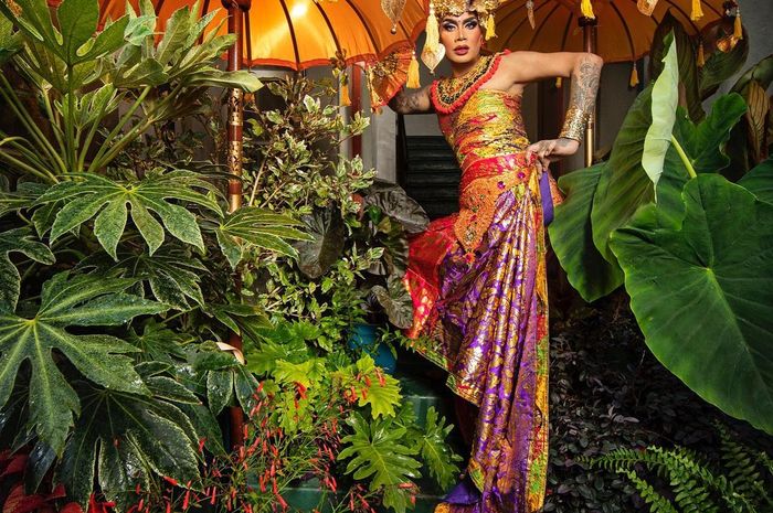 Gokil! Drag Queen Raja Gemini Bawa Tari Bali ke Panggung RuPaul's Drag ...
