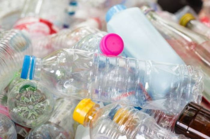 Jangan Buang Sembarangan Lagi, Yuk Ubah Sampah Botol Plastik Jadi Tas ...