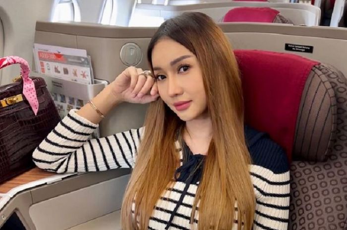 Lucinta Luna Operasi Plastik Berharap Mirip Jisoo Blackpink, Tuai Pro ...