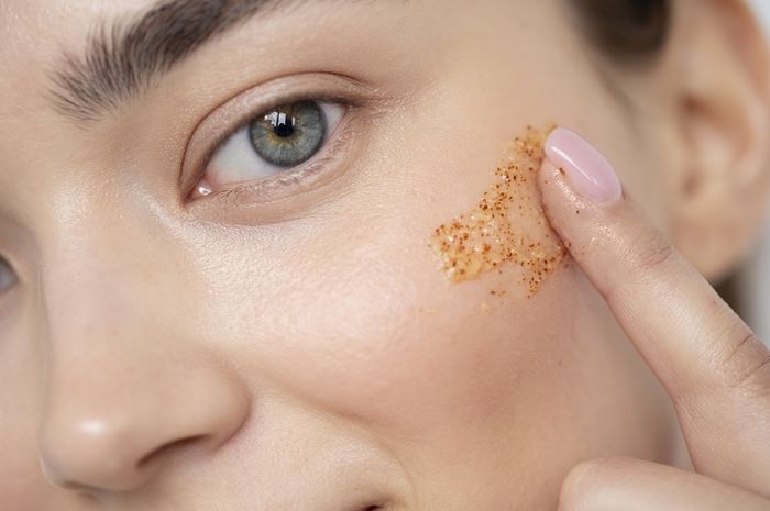 5 Produk Exfoliating untuk Kulit Berjerawat yang Cocok dan Aman! - Stylo