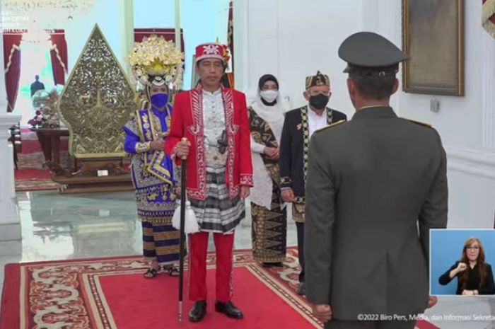 Pimpin Upacara Hut Ke 77 Kemerdekaan Ri Presiden Jokowi Kenakan