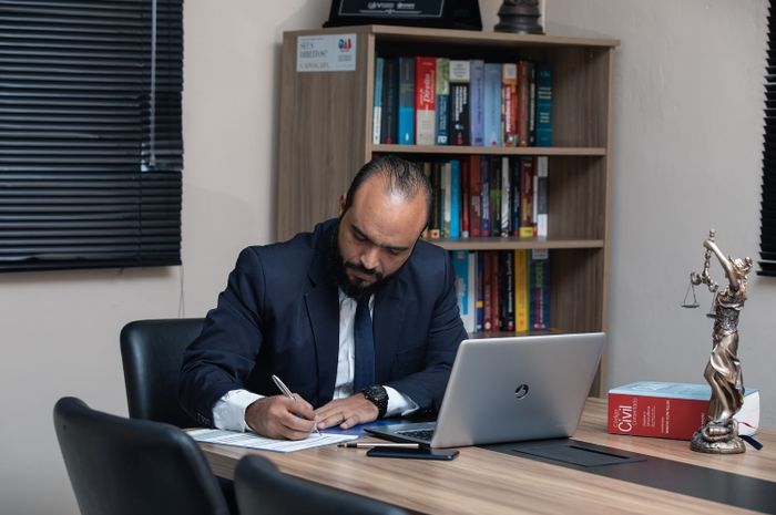 Hak dan Kewajiban Pengacara - Adjar