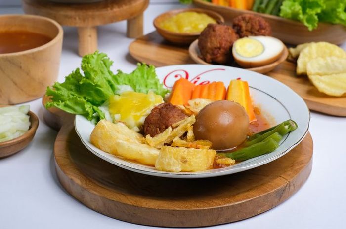 Cara Membuat Selat Solo yang Kuahnya Gurih, Manis, dan Segar - Sajian Sedap