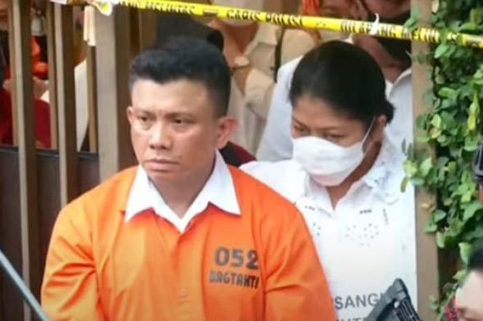 KONTRAS, Ekspresi Wajah Ferdy Sambo Pakai Baju Tahanan Saat Duduk Beda ... KONTRAS, Ekspresi Wajah Ferdy Sambo Pakai Baju Tahanan Saat Duduk Beda ...