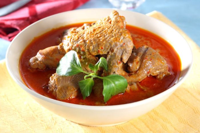 Resep Ayam Masak Merah Aroma Kemangi, Menu Makan Siang Dengan Paduan ...