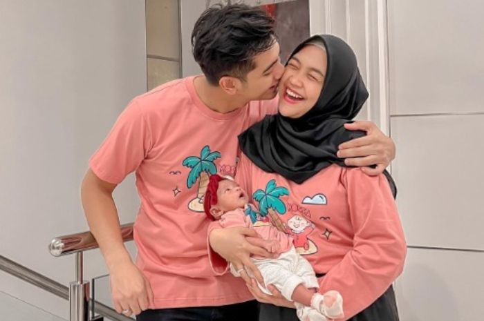 Ria Ricis Pertama Kali Ajak Baby Moana ke Mall, Cara Teuku Ryan Menggendong sang Buah Hati Auto ...