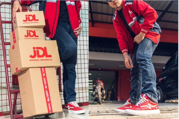 Sepatu Khusus Kurir, Hasil Kolaborasi NAH Project dan JDL Express - Nova
