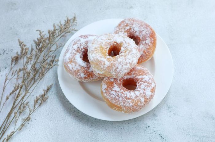 Laris Manis! Bikin Donat Gula Empuk dan Mengembang Ternyata Gampang ...