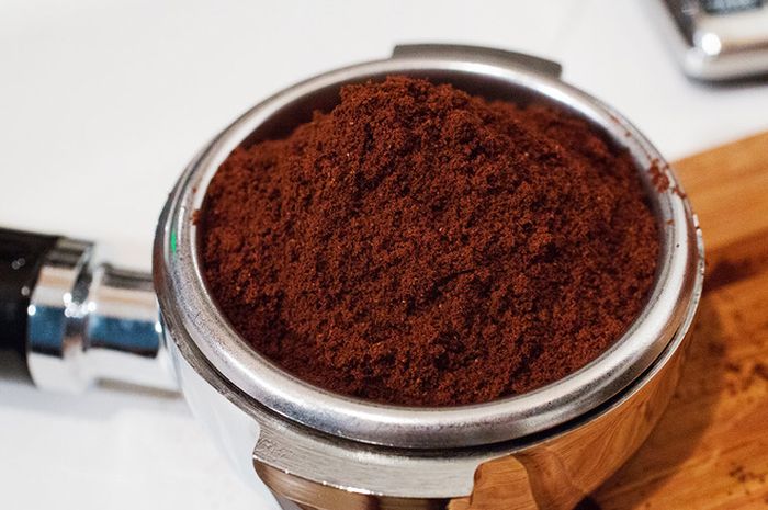 Nyesel Baru Tahu! 7 Cara Memanfaatkan Bubuk Kopi Buat di Sekitar Rumah ...