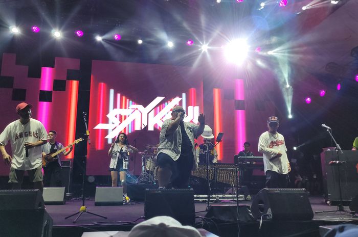 Saykoji di Flavs Festival 2022: Tampil Pakai Angklung Sampai Bawain ...