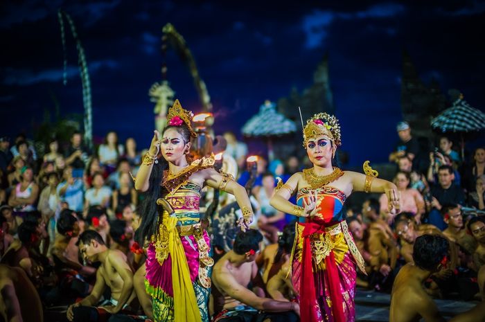 Cara-Cara Melestarikan Tari Tradisional, Materi Kelas 3 SD Tema 3 - Bobo