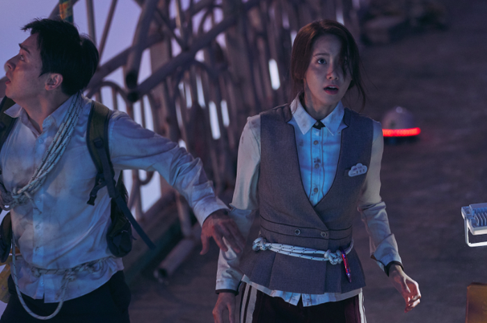 Bikin Deg-degan, Ini 4 Rekomendasi Film Korea Tentang Bencana Alam - CewekBanget