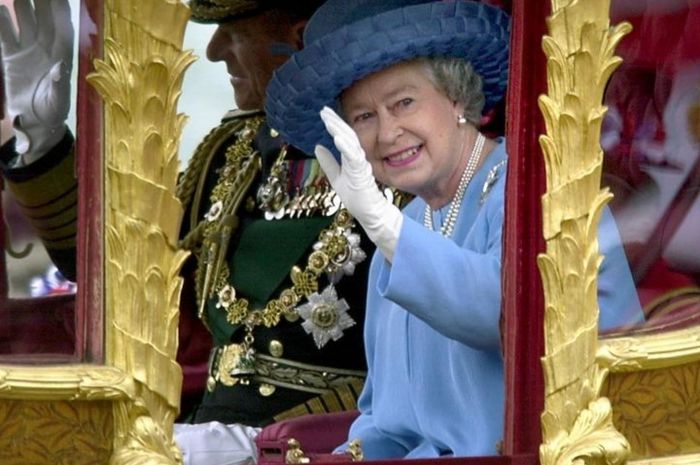 Fakta Menarik Tradisi Peti Mati Berlapis Timah Ratu Elizabeth II yang ...