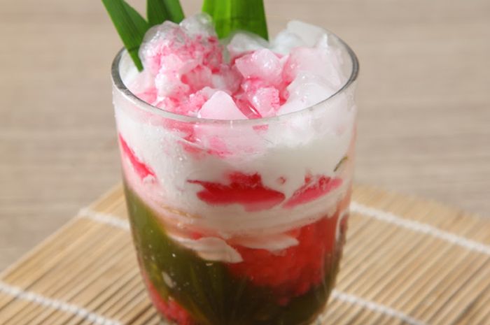 Resep Es Daluman, Minuman Segar yang Tampil Cantik Ini Bikin Puas Lidah ...