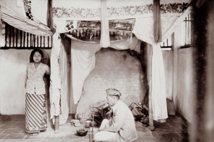 8 Peninggalan Kerajaan Pajajaran, Termasuk Naskah Sunda Klasik Ini ...