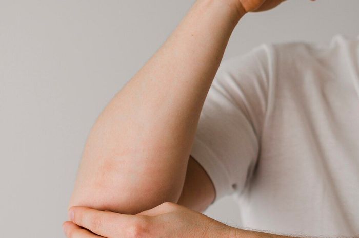 Konon Jadi Pertanda Tidak Baik, Arti Kedutan di Sikut Kanan Menurut ...