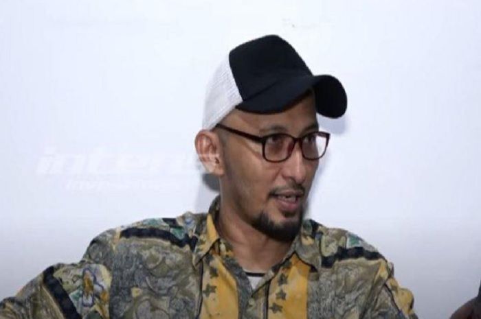 Andre Irawan Akui Pernah Joget Telanjang, Kini Bongkar Alasan Menari di Depan Foto Ibu Roro Fitria