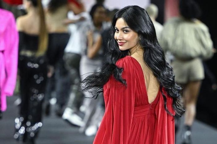 Jadi Trending, Ariel Tatum Tampil di Paris Fashion Week dengan Berani ... Jadi Trending, Ariel Tatum Tampil di Paris Fashion Week dengan Berani ...