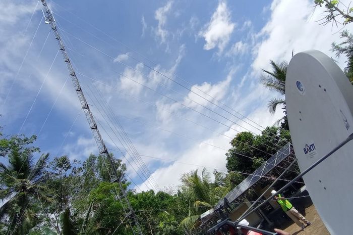 Meski Tanpa Listrik, Kini Warga Desa Selong Belanak Bisa Nikmati Sinyal ...