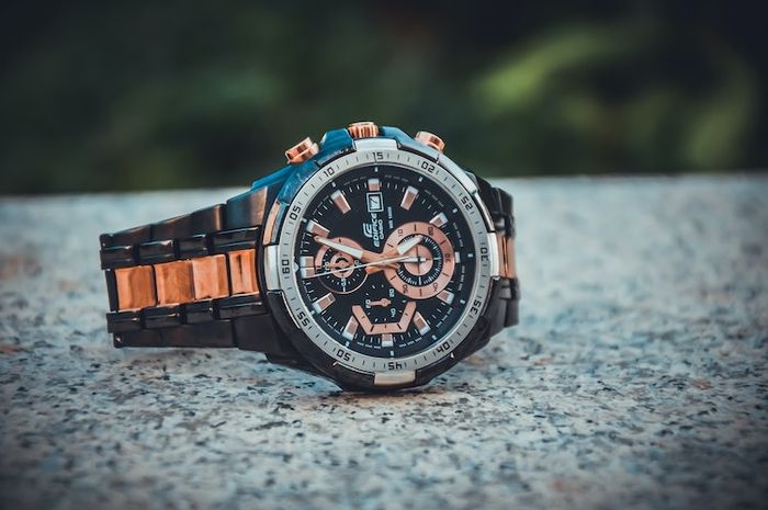 Siapa Penemu Jam Tangan Pertama di Dunia? - Adjar