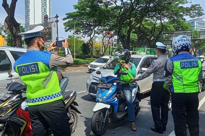 Auto Kena Tilang, Inilah 14 Pelanggaran yang Jadi Sasaran Operasi Zebra 2022!
