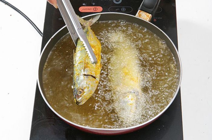 Cara Menggoreng Ikan Bandeng agar Tidak Meledak, Perlu Ditambah 3 Bahan ...