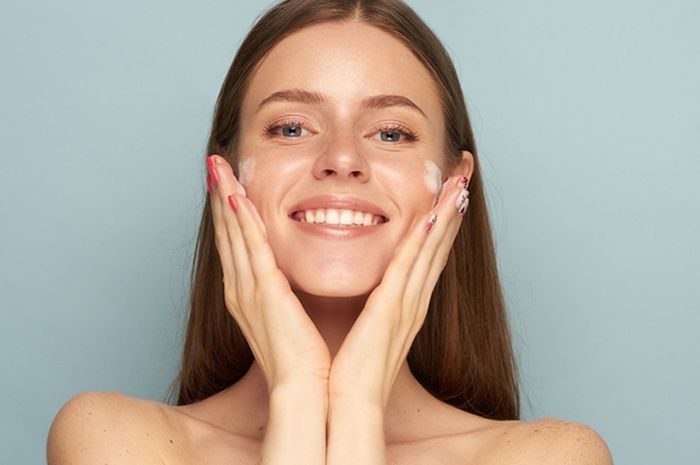 Tips Menggunakan Moisturizer untuk Melembapkan Wajah Secara Maksimal ... Tips Menggunakan Moisturizer untuk Melembapkan Wajah Secara Maksimal ...