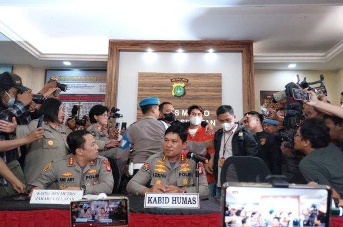 Sedikit Gelengkan Kepala, Ekspresi Rizky Billar Jadi Sorotan saat ...