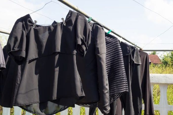 Gak Heran Cepat Dekil Ternyata Baju Hitam Tidak Boleh Dijemur Di Bawah