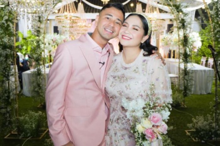 Rayakan Ulang Tahun Pernikahan Ke-8, Raffi Ahmad Berikan Doa Penuh Harap pada sang Istri ...