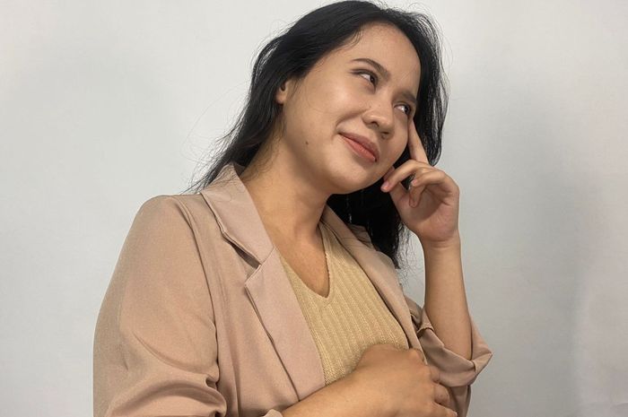 Mitos Vs Fakta Ibu Hamil Tidak Boleh Duduk Di Depan Pintu Begini