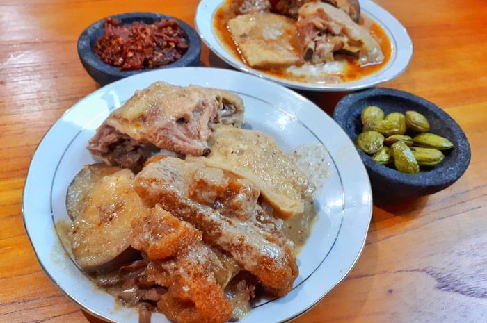 Mencicipi Gudeg Mbak Yus, Kuliner Khas Solo yang Jadi Langganan Jokowi ...