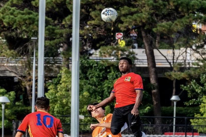 Cara Melakukan Heading dalam Sepak Bola - Adjar