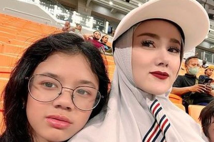 Mulan Jameela Takjub Bukan Main, Anak Gadisnya Jadi Petugas Upacara ...