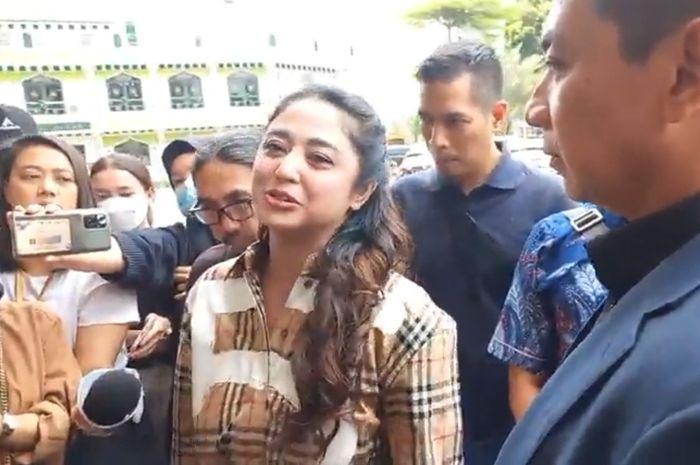 Dewi Perssik Ungkap Alasan Laporkan Akun Fans Fanatik Leslar, Sebut Bukan Karena Ada Masalah ...