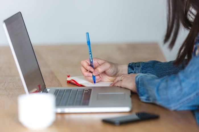 Apa Saja Ciri-Ciri Teks Artikel Ilmiah Populer? - Adjar