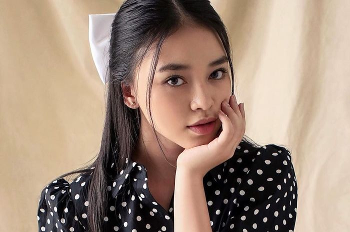 Bak Malaikat Turun ke Bumi, Penampilan Anneth Delliecia Saat Pemotretan ...