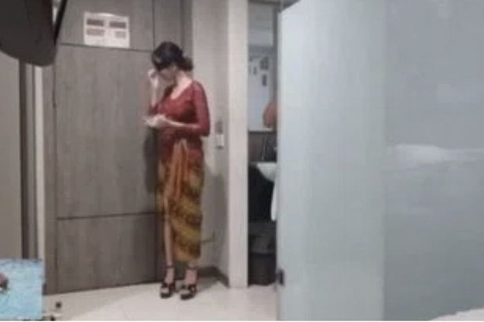 Wanita Kebaya Merah Dikira Influencer Bali, Ternyata Video Viral 16 Menit Dibuat di Kota Ini ...