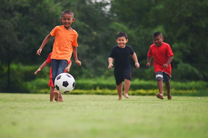 Mengenal Teknik Mengoper Bola pada Permainan Sepak Bola, Materi ...