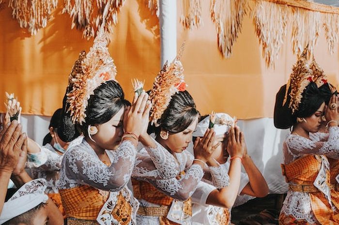 Lirik dan Arti Lagu Putri Cening Ayu dalam Bahasa Indonesia serta ...