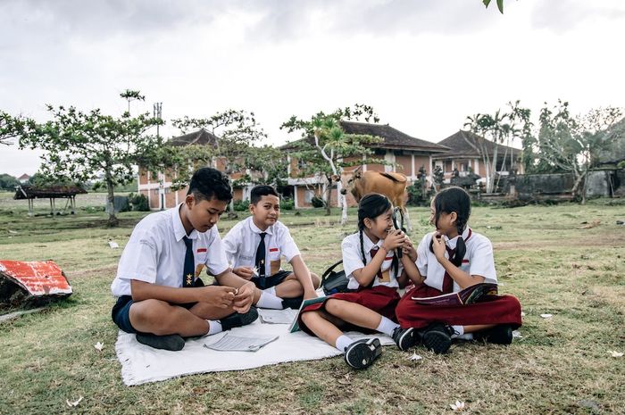 Penerapan Nilai-Nilai Pancasila dari Sila Ke-1 hingga Sila Ke-5 dalam ... Penerapan Nilai-Nilai Pancasila dari Sila Ke-1 hingga Sila Ke-5 dalam ...