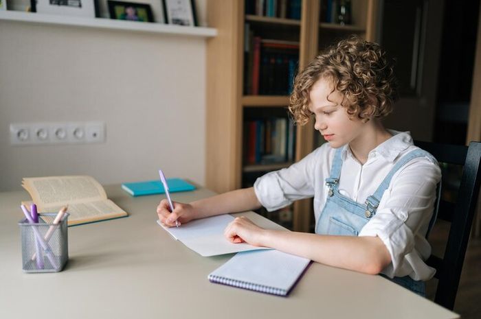 Majas Perbandingan Makna: 15 Contoh Kalimat dengan Majas Simbolik - Kids