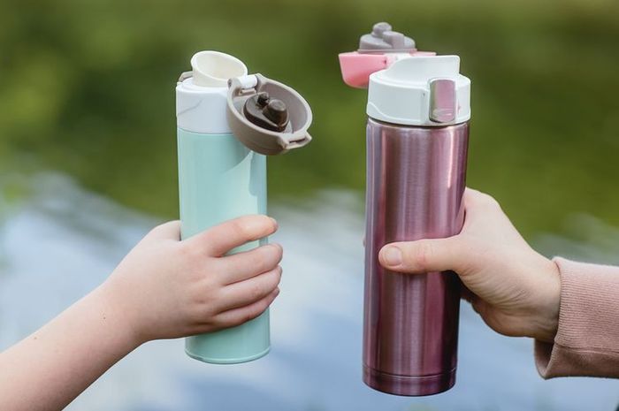 Emak-Emak Harus Coba, Begini Cara Menghilangkan Bau Plastik di Botol ...