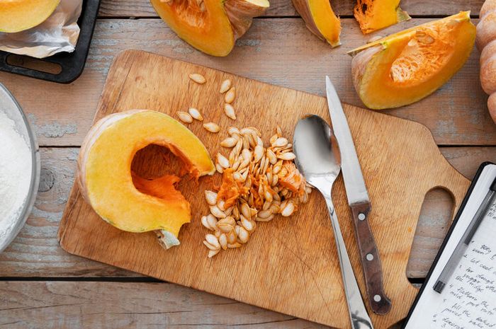 Sering Masuk Tong Sampah, Ternyata Biji Labu Kuning Punya Manfaat ...